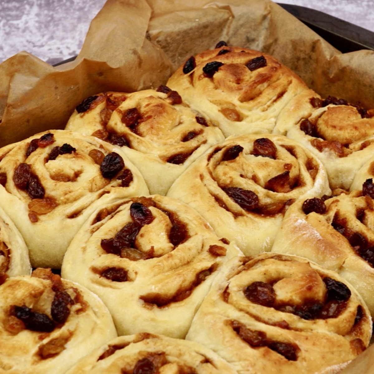 Sticky mincemeat Chelsea buns (mincemeat pinwheels) - Veggie Ideas