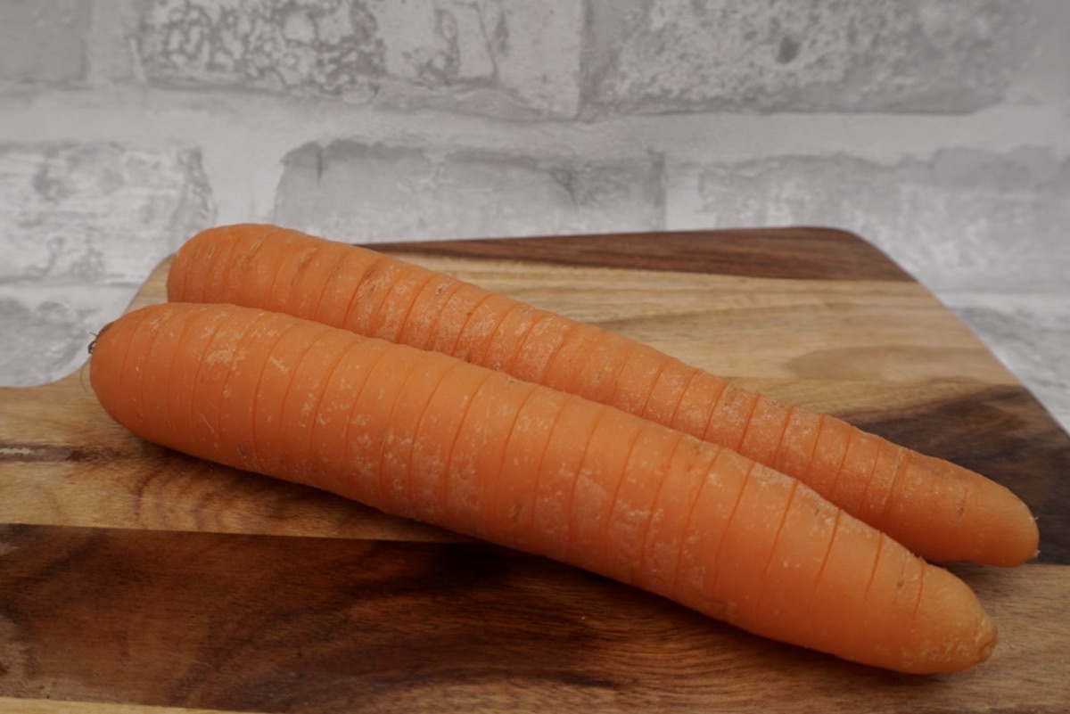 Hasselback carrots with honey and rosemary - Veggie Ideas