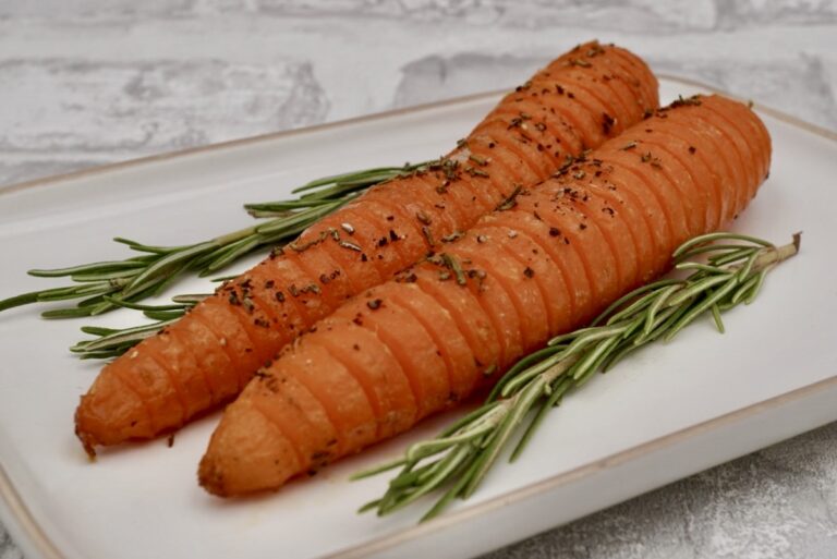 Hasselback carrots with honey and rosemary - Veggie Ideas