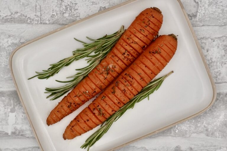 Hasselback carrots with honey and rosemary - Veggie Ideas