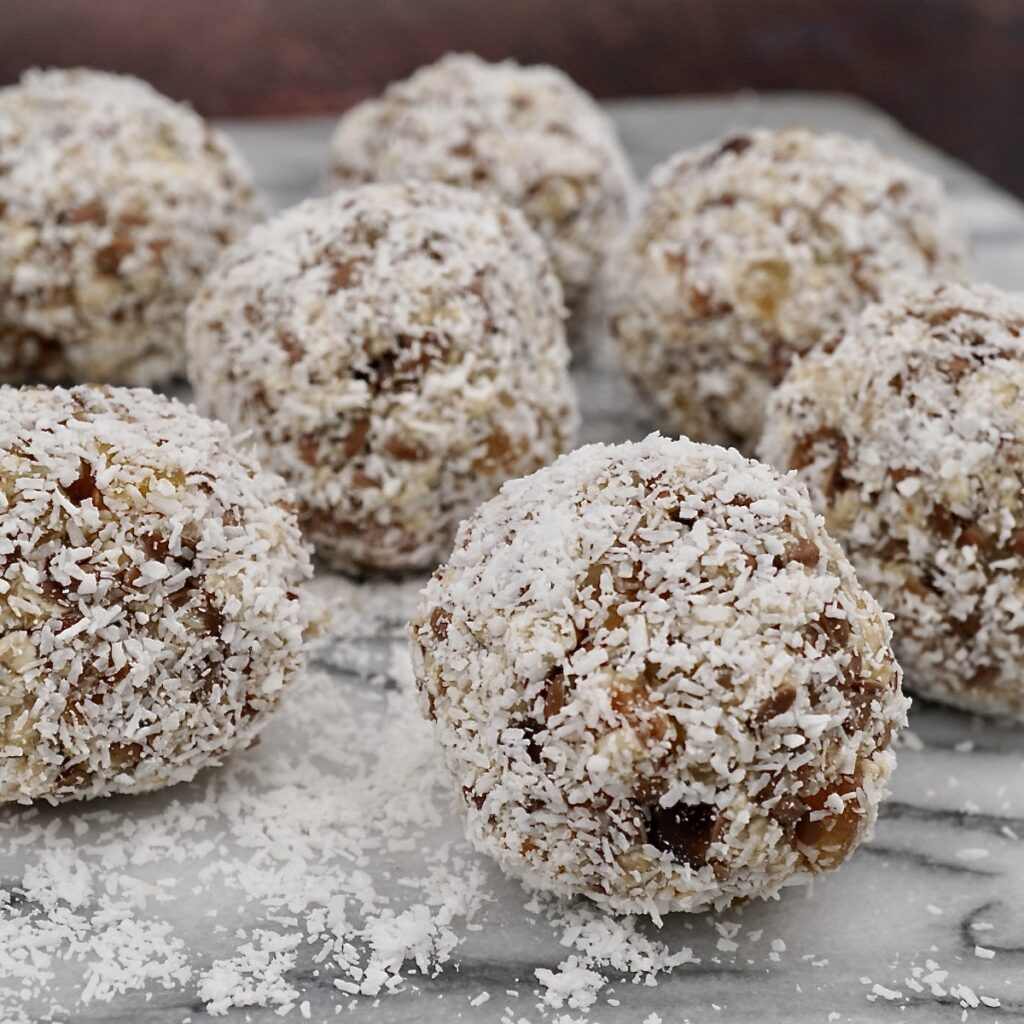 Tropical fruit energy snacks (no bake energy balls) - Veggie Ideas