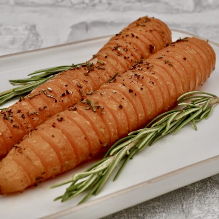 Hasselback carrots with honey and rosemary - Veggie Ideas