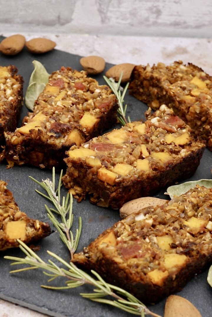 quiVegan nut roast (quinoa nut roast) - Veggie Ideas