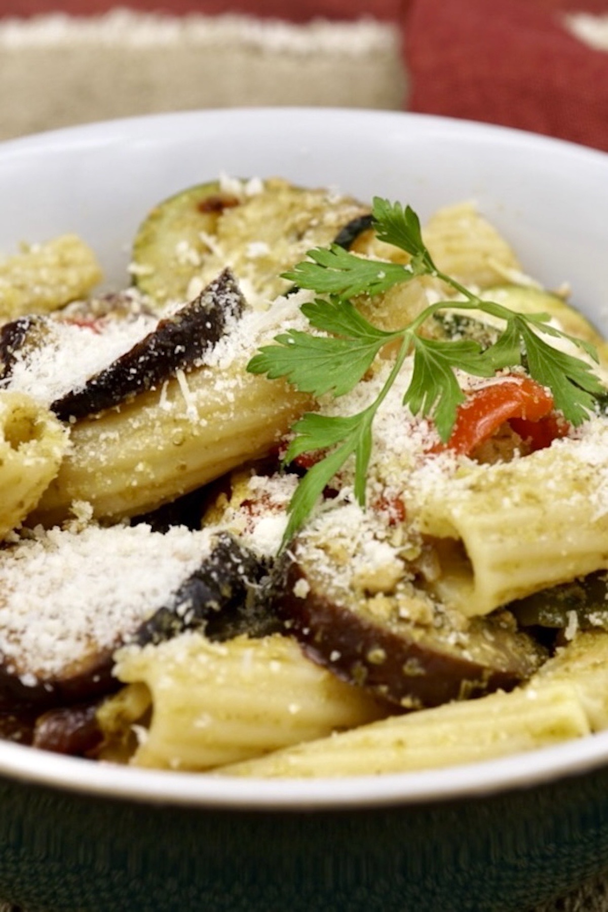 Roast vegetable pesto pasta - Veggie Ideas