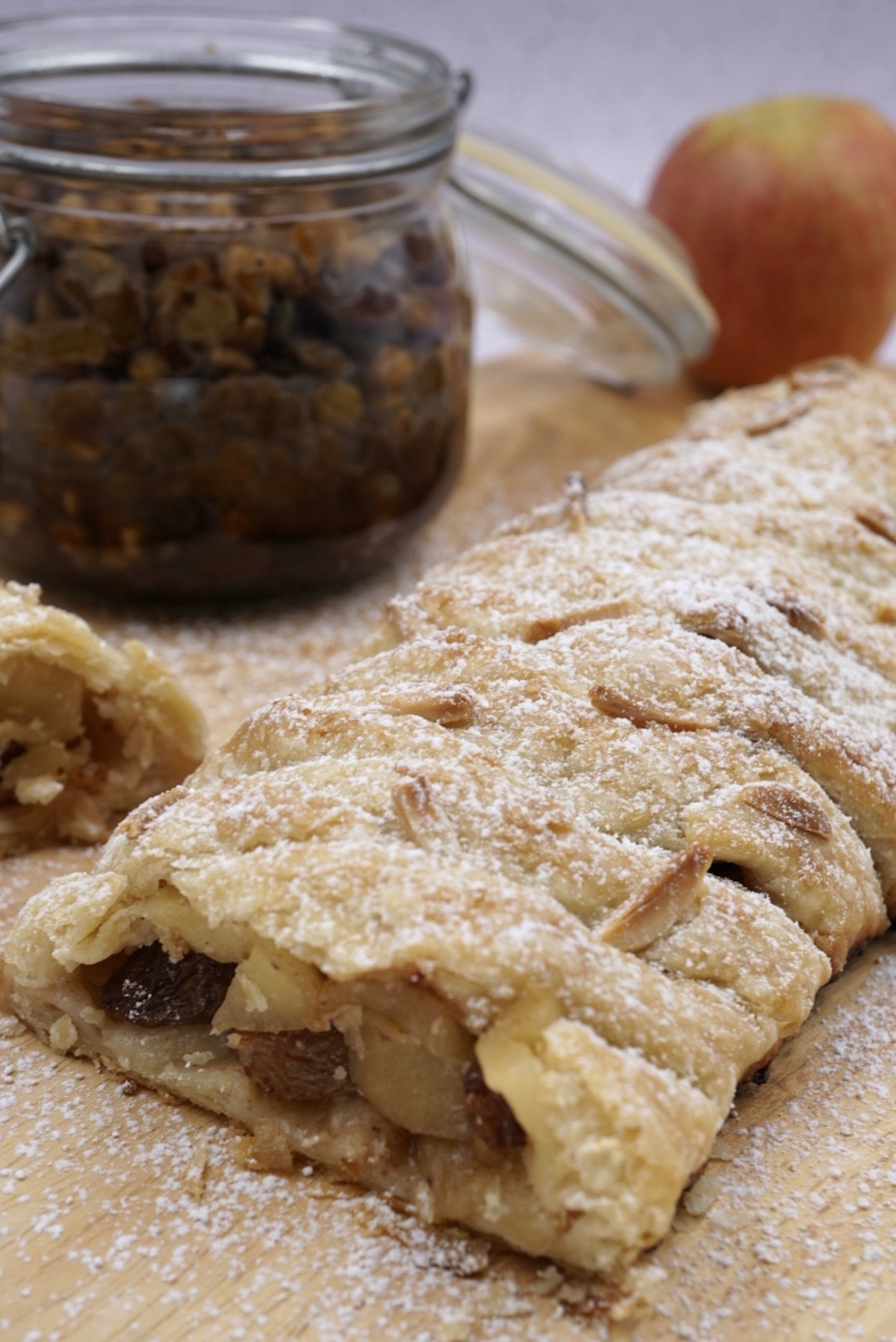 Cranberry, apple and mincemeat strudel - Veggie Ideas
